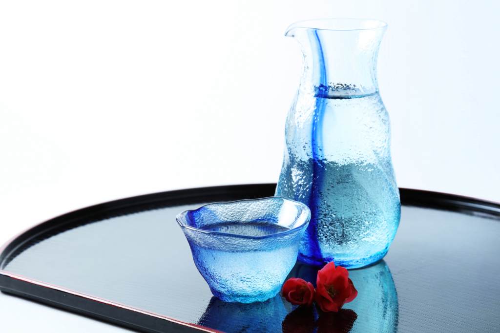 The Selection of Sake Vessels (Pottery, Glass, Lacquer, Etc.) to Enjoy ...
